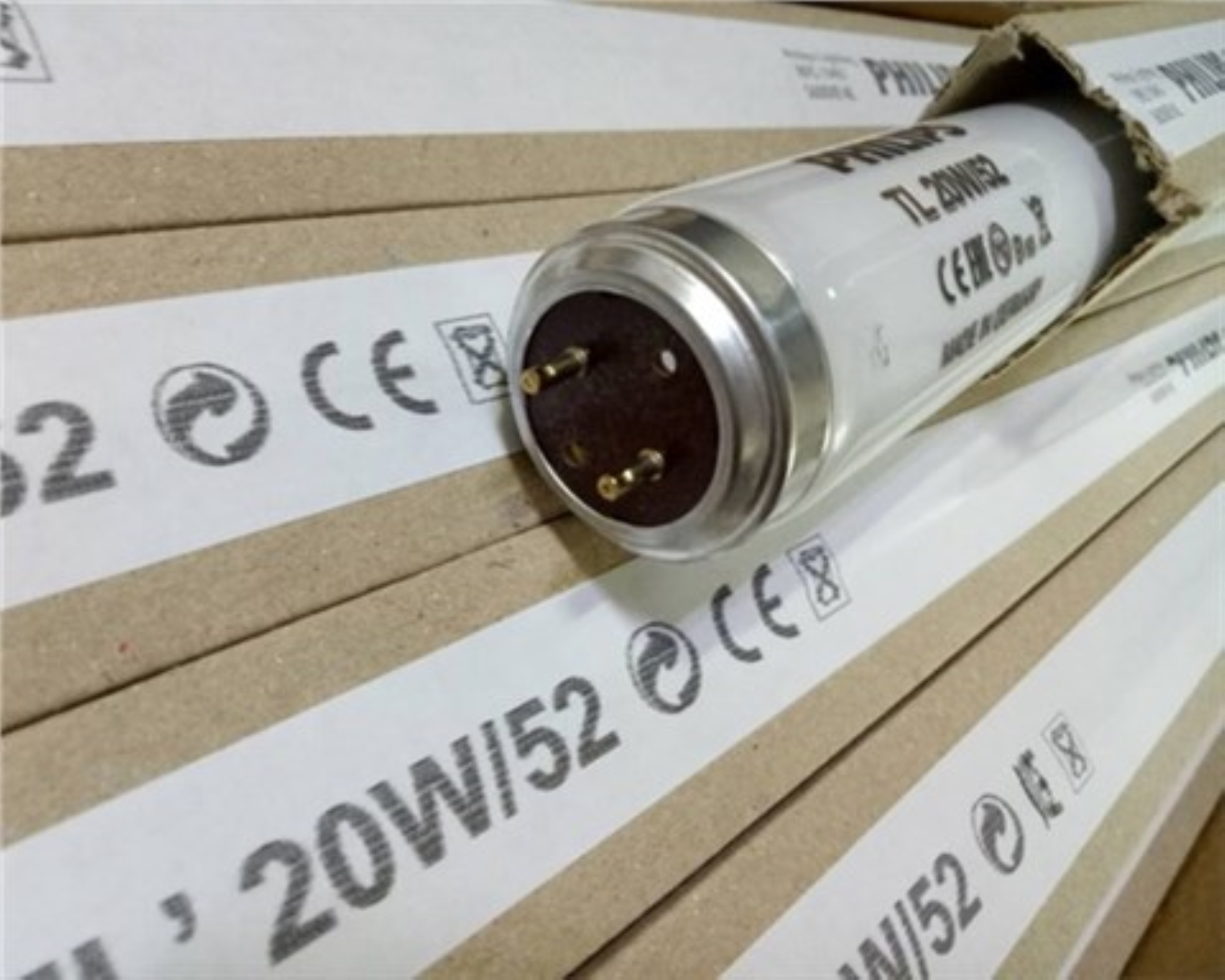 U.V Phototheraphy Tube. (Philips: TL-20W/50) – Medicalmart.com.pk